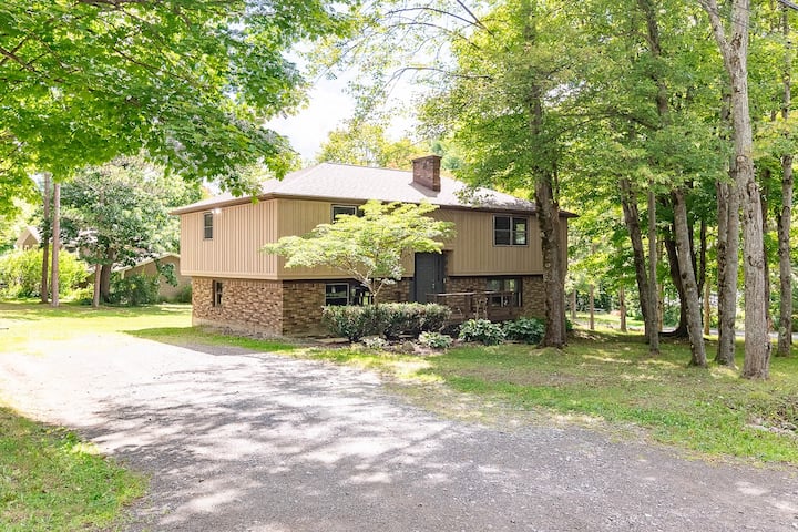 Charming Two Bedroom House - Hamburg, NY