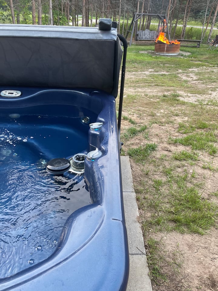 The Starlight (Hot Tub) - Mancelona, MI