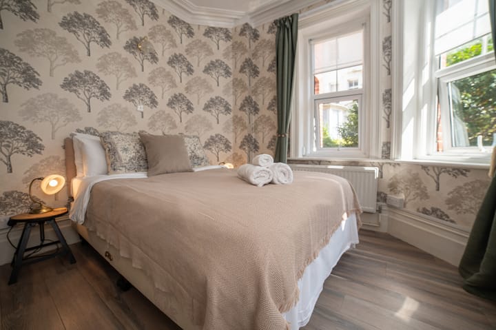 Double En-suite Room At The Cherry Tree - Eastbourne