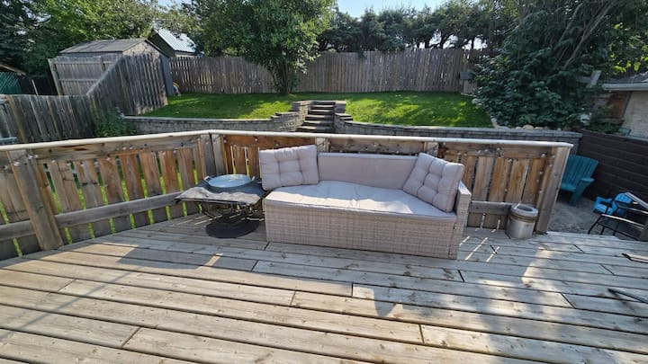 Spacious 4-bed Retreat With Modern Comforts - Hinton