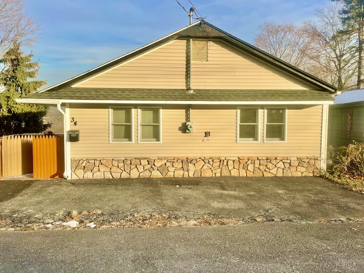 34 West Airbnb - Bear Mountain, NY