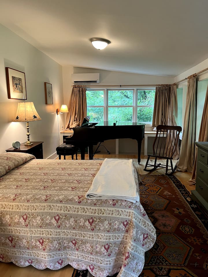 Lovely Renovated House With Baby Grand Piano - Red Hook, NY