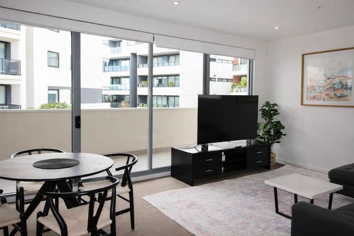 Spacious Lounge Entire Apt | Balcony | Free Park - Tottenham