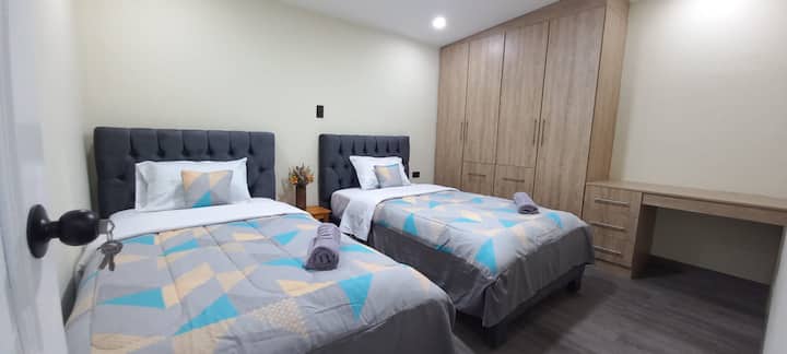 Ideal Para Turismo/ Salud/ Zona Segura Y Tranquila - Cuenca