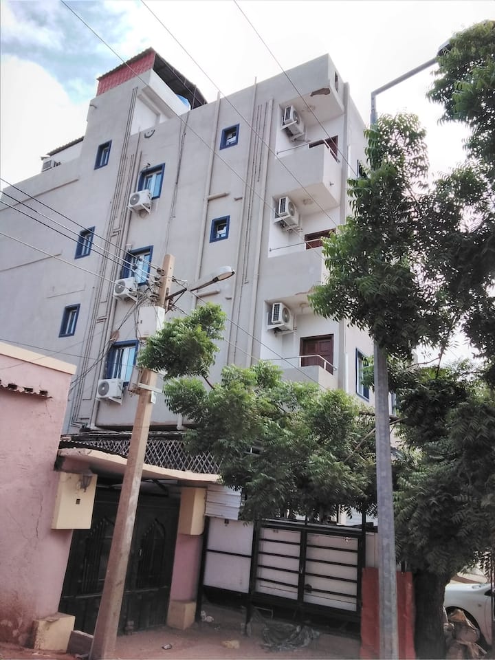 Fully Furnished Four Story Building In Khartoum - Soudan