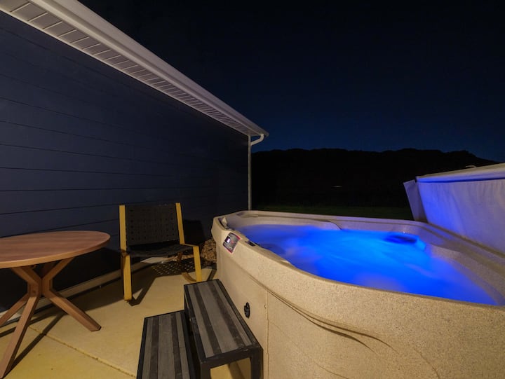 Modern Hills Home + Hot Tub - Rapid City, SD