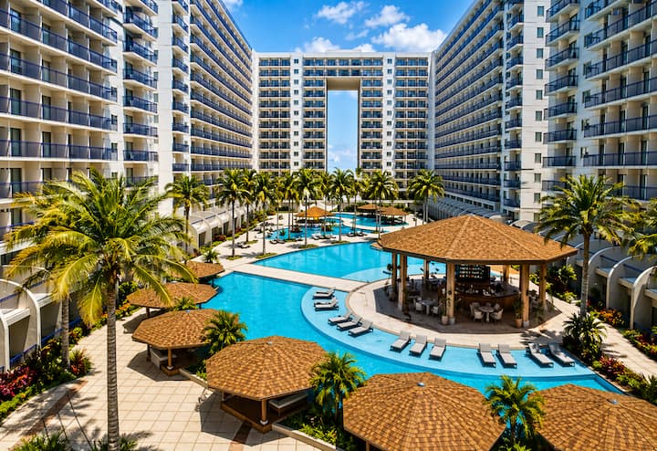 Chic Retreat 1br Condo W/balcony  Overlooking Moa - Pasay