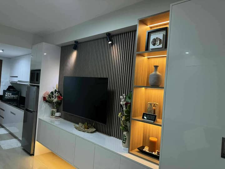 Chic Retreat 1br Condo W/balcony  Overlooking Moa - Pasay