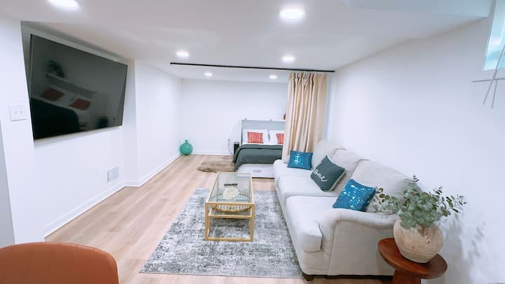 Modern, Private 2br Suite | Walk To Rio | Parking - Gaithersburg, MD