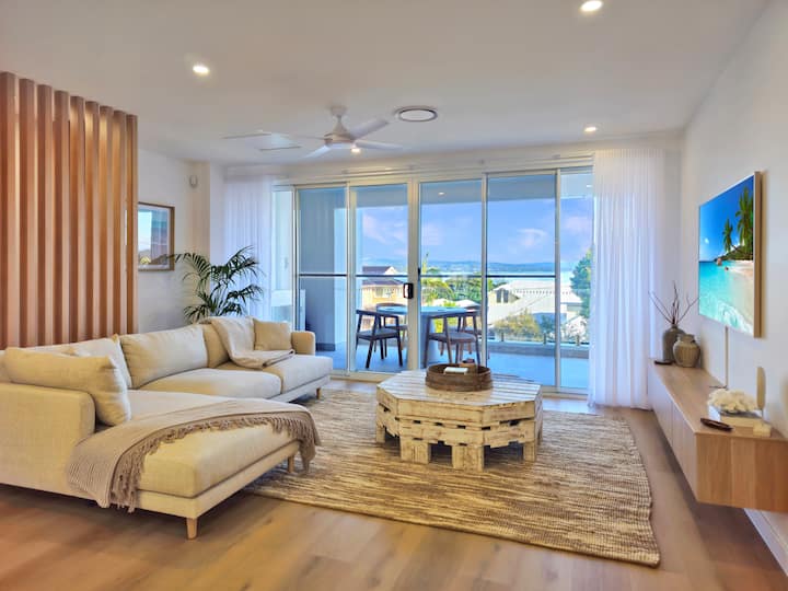 •Luxury 3br Townhouse | Lake Views, Balcony, Bbq - The Entrance