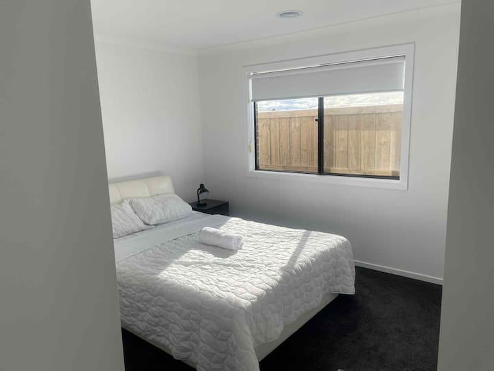 2 Bedrooms Available, But Whole House To Self. - Little River, Australia