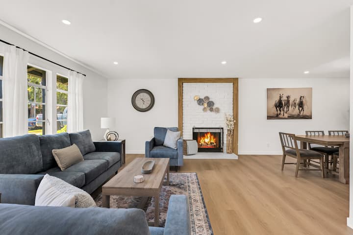 Single-story 5br Escape With Private Pool - Thousand Oaks, CA