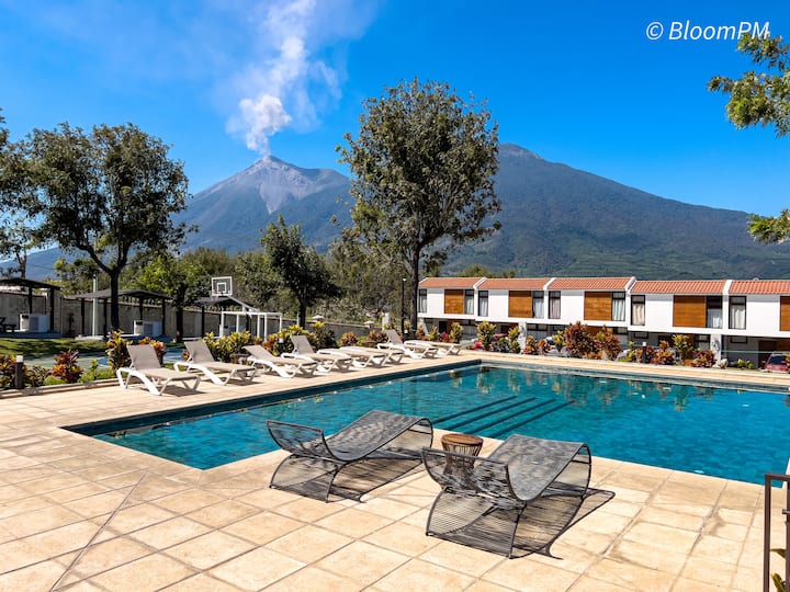 Antigua 16 Min /Pool/wifi/volcanos/security - Alotenango