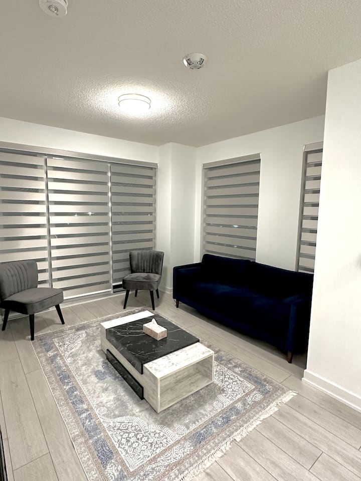 Luxorious 2 Bed 2 Washroom Condo With Pond View - Burlington