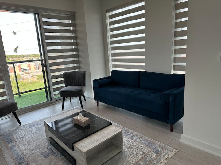 Luxorious 2 Bed 2 Washroom Condo With Pond View - Burlington
