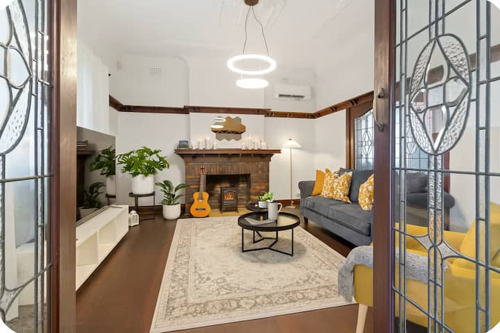 Spacious & Prime Location W/brand New Furniture - Inglewood, Australia