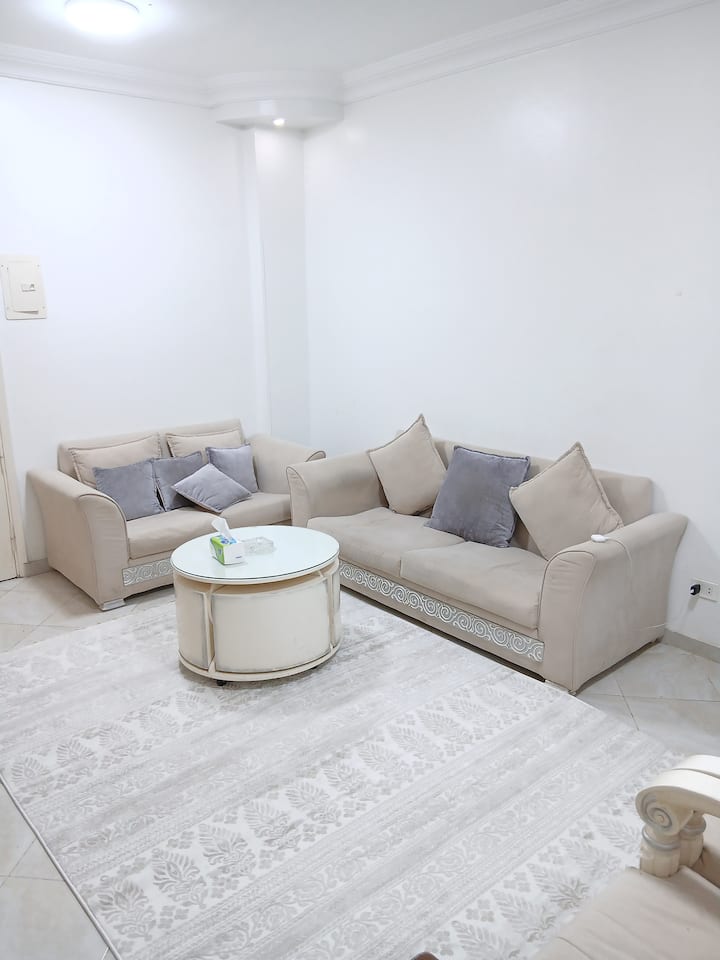 Golden Location! Steps From The Beach. - Hurghada