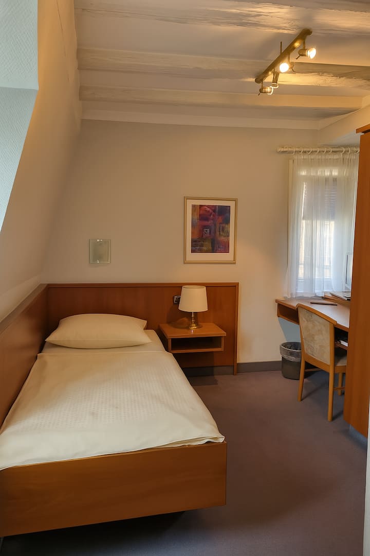 Einzelzimmer Im Gasthaus Goldene Gerste - Frankfurt