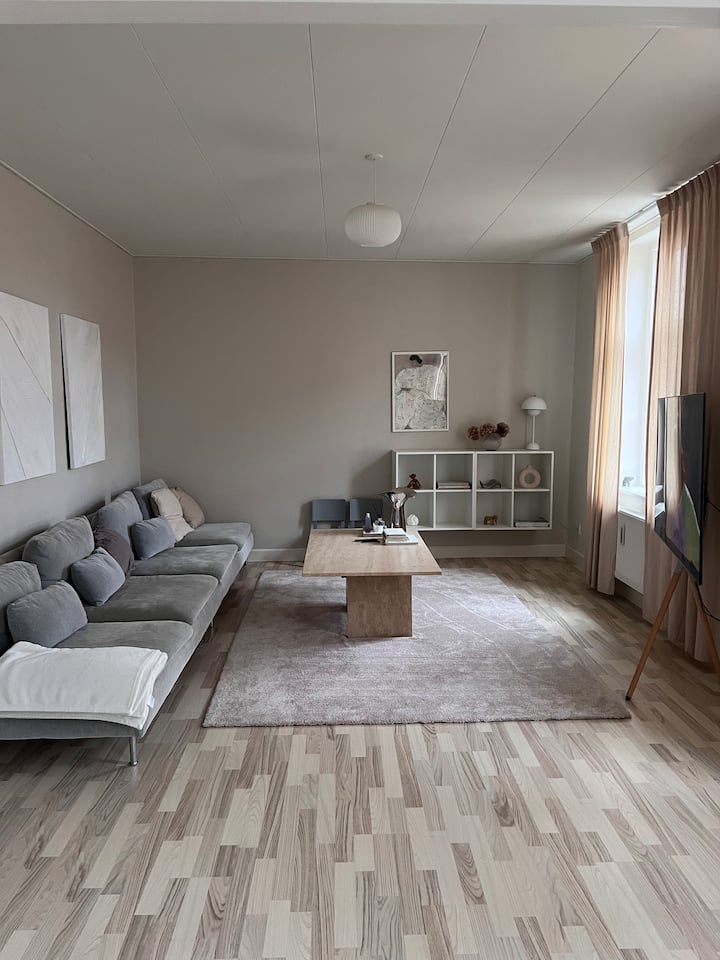 Skøn Lys Og Stor Lejlighed - Rødby Sogn