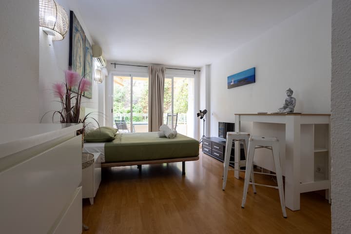 _white Cozy Studio Close To The Beach_ - Magaluf