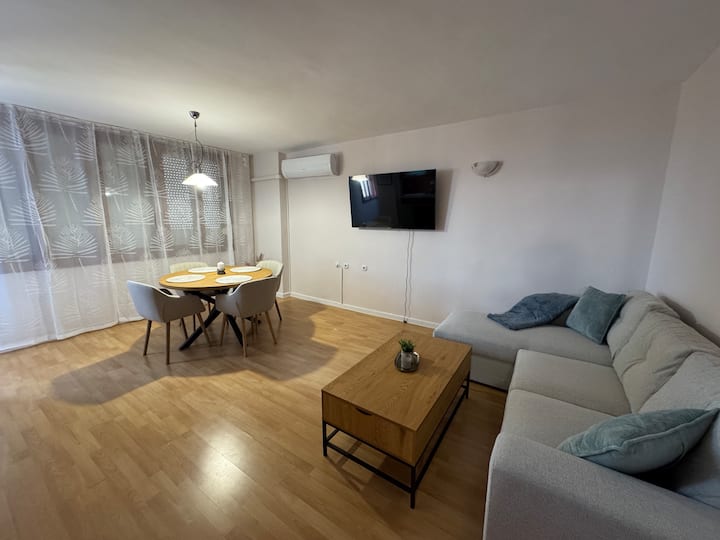 Renovated 2br In Central Sliven - Sliven