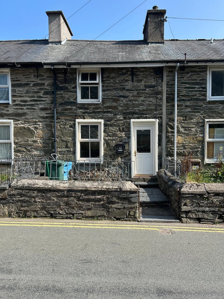 White Feather Cottage - Blaenau Ffestiniog