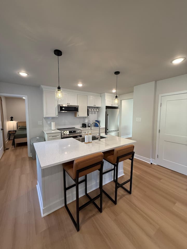 Modern Comfort Near The Capitol #A - Charleston, WV