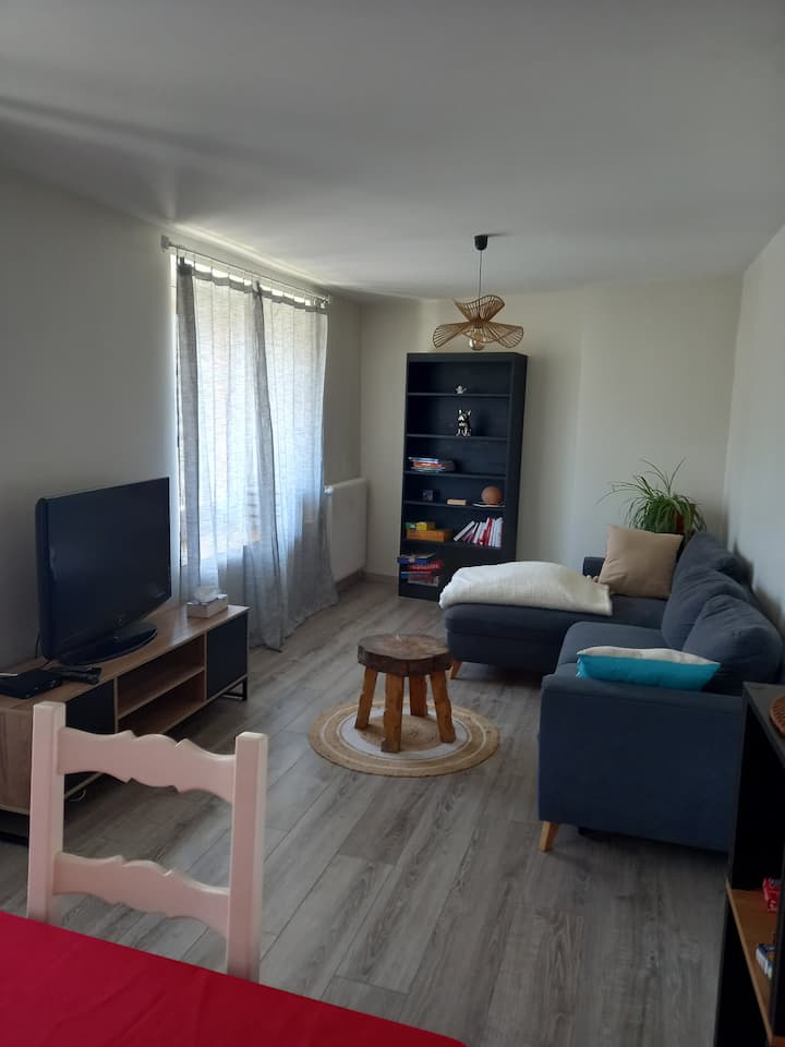 Loue Petite Maison En Pierre - Lac de Naussac