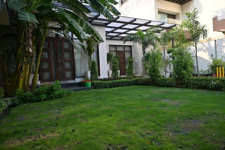 Tree House With Jacuzzi By Prashant - New Delhi