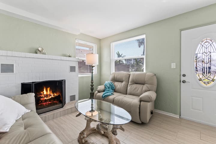 Endless Summer Beach Bungalow - Ormond Beach, FL