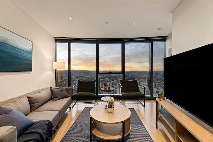 Gorgeous Views 72nd Floor With Parking, Pool & Gym - Brisbane