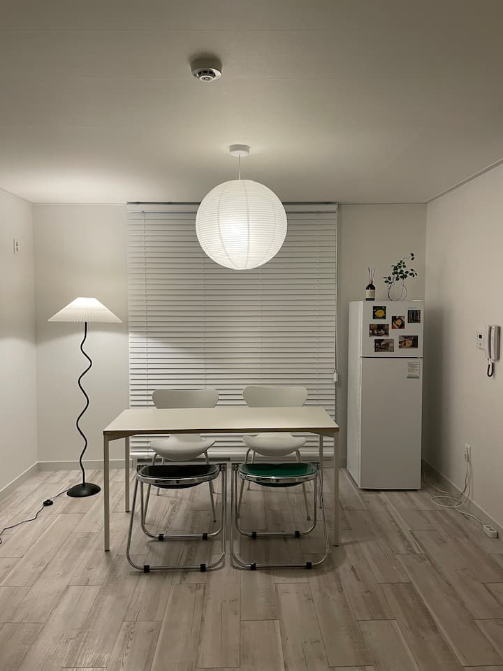 1시체크아웃/퀸침대2/신흥역도보3분/주차가능/빔프 - Daejeon