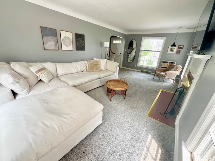 Charming & Cozy Home In Flint - Flint, MI