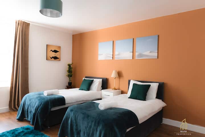 Town Center Location| Spacious Rooms | Contractors - Yeovil