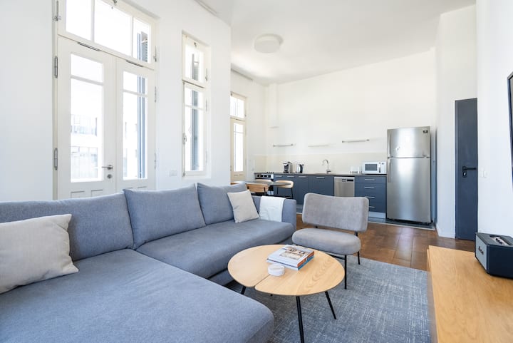 Blueground | Allenby, Spacious 2 Bedroom, Balcony - Tel Aviv-Yafo