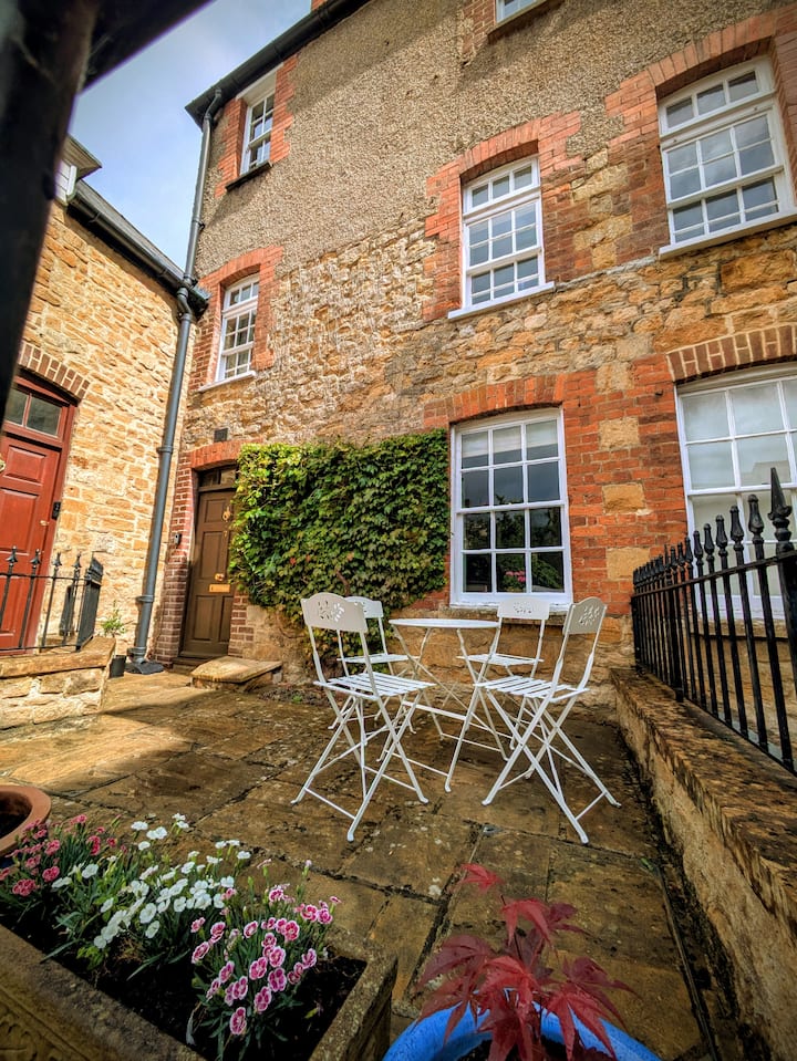 Townhouse In Historic Sherborne - Sherborne
