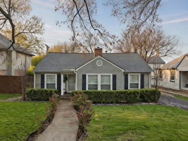 Charming 3br Home In The Coveted M-streets. - Dallas, TX