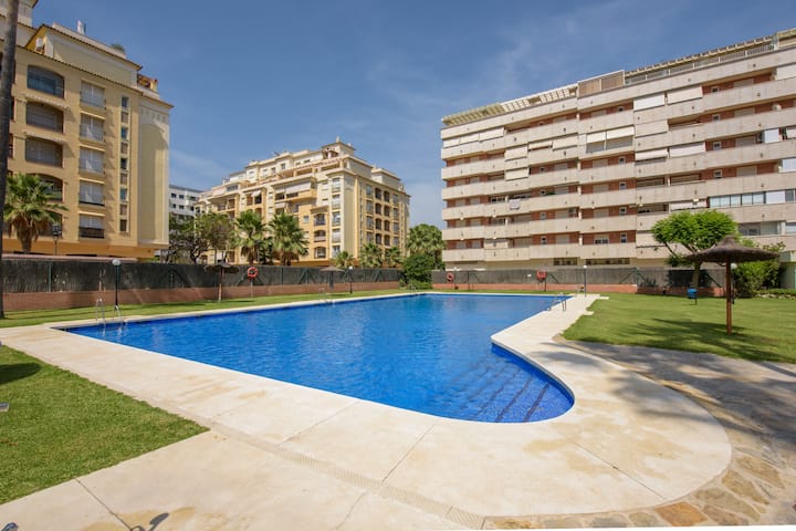 Céntrico Con Piscina Y Playa A 500 Metros. - Estepona