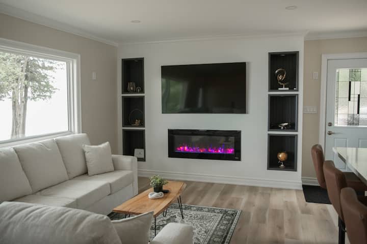 Luxury Sunset Lakefront Cabin - Napanee