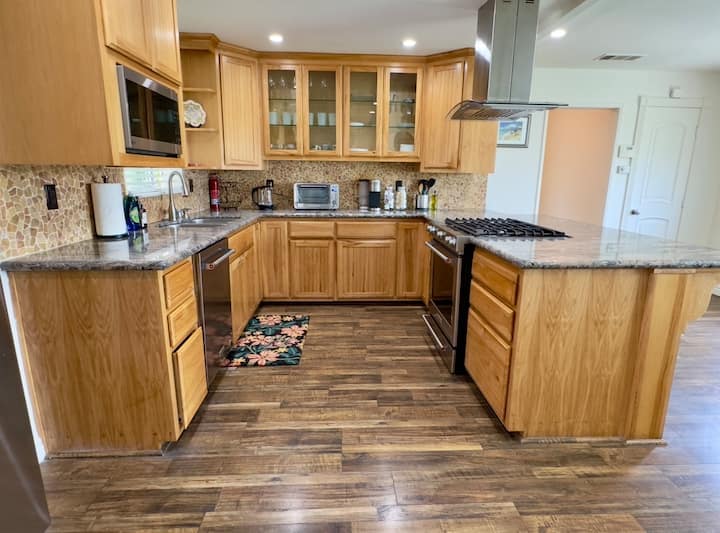 Spacious House Near The Beach - Manhattan Beach, CA
