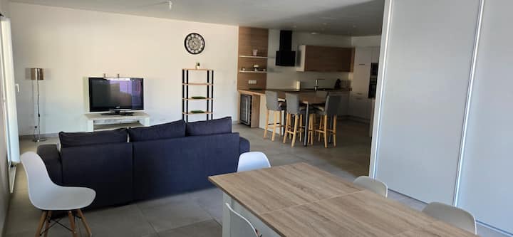 Appt 120m² 3 Chambres / Terrasse - Charleval