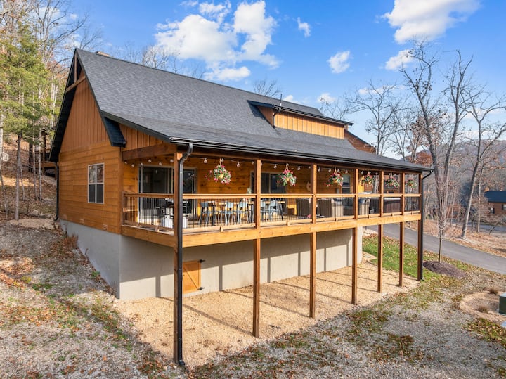 Elegant 3-br Retreat W/hot Tub At Tall Timbers. - 