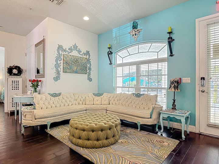 Charming Inn 2 Blocks From Beach - New Smyrna Beach, FL