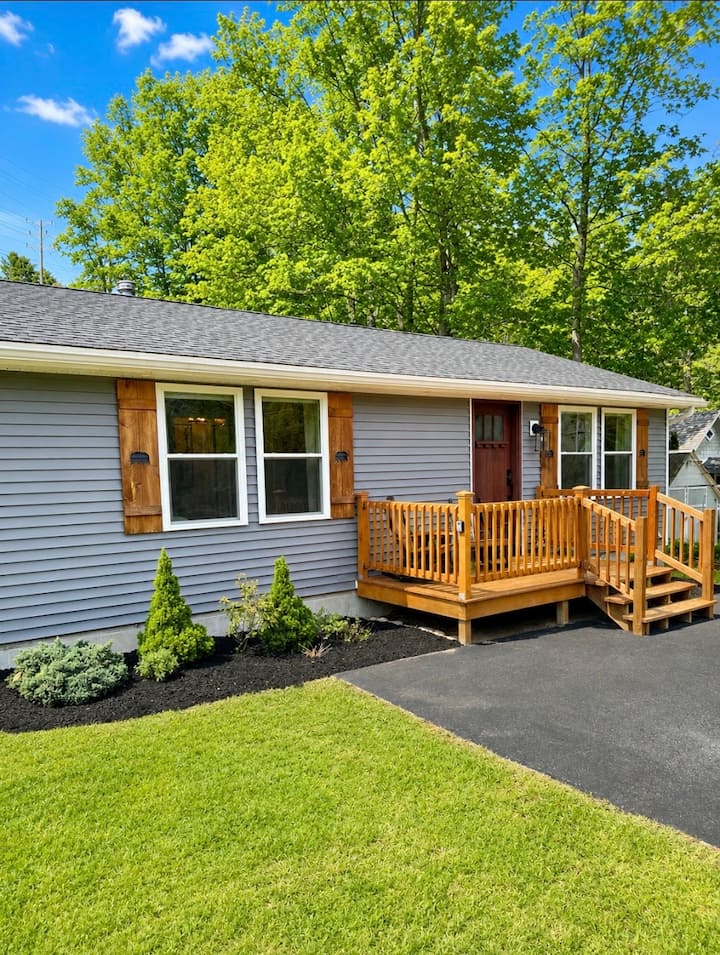 Cozy Lake George Retreat- 2 Br Getaway - Lake George, NY
