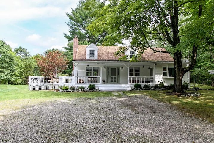 Designer Oasis With Pool - Rhinebeck, NY