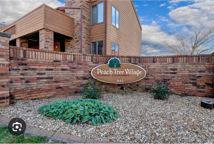 Peach Tree Retreat - Springfield, MO