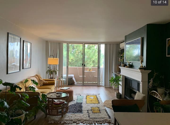 Oasis With Stunning Views Of La! - Los Angeles, CA