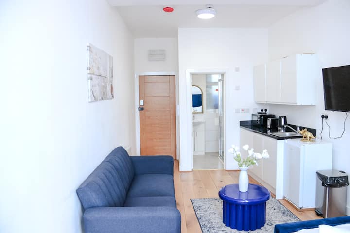 Peaceful Studio With Modern Touches - Londen