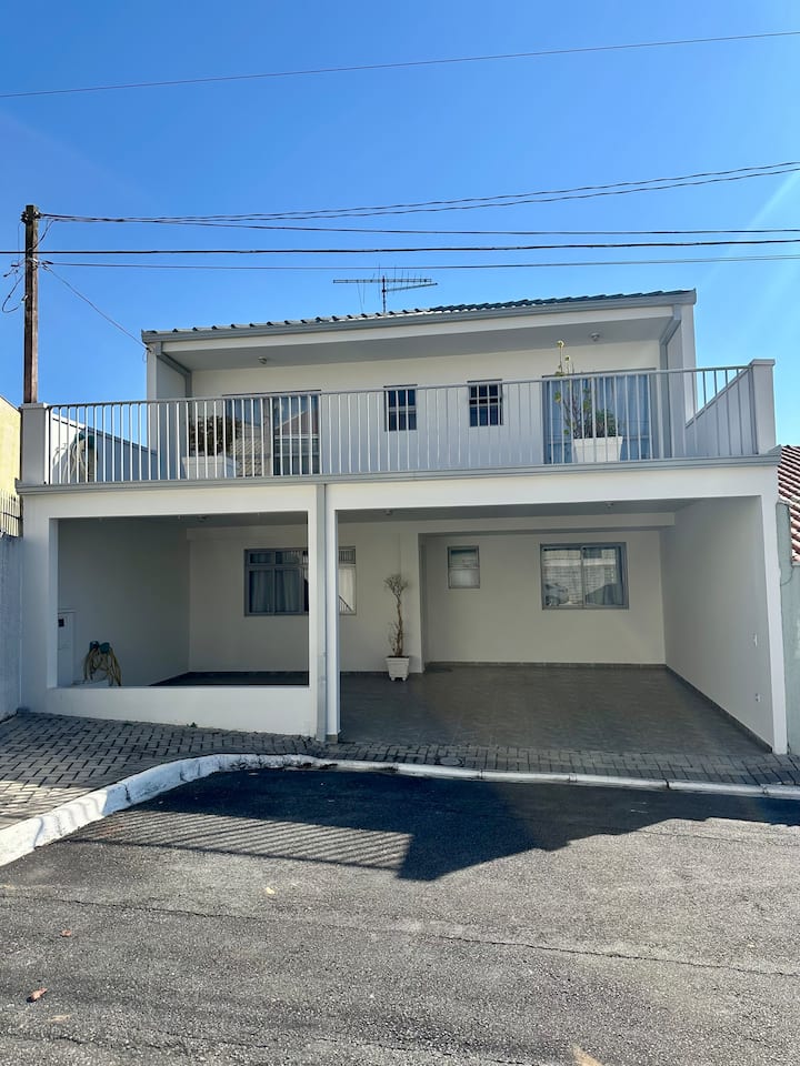 Casa Grande E Espaçosa No Xaxim - Curitiba