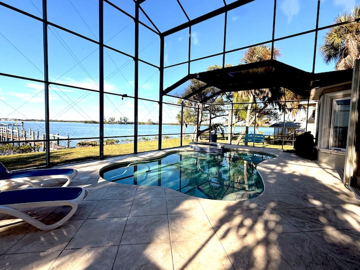 Luxury Riverfront Home With Pool In Fort Myers - Fort Myers, FL